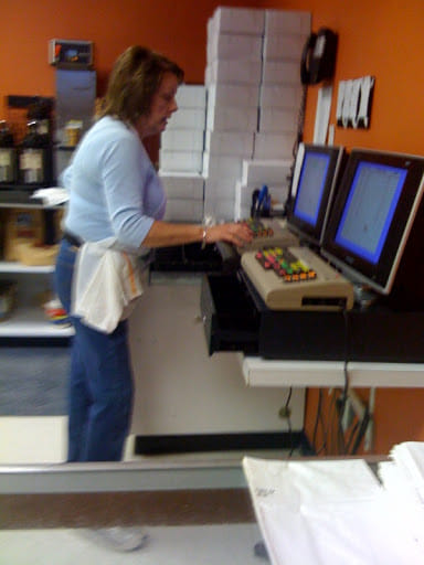 Doughnut shop in Indiana is still using Commodore 64’s as their cash ...